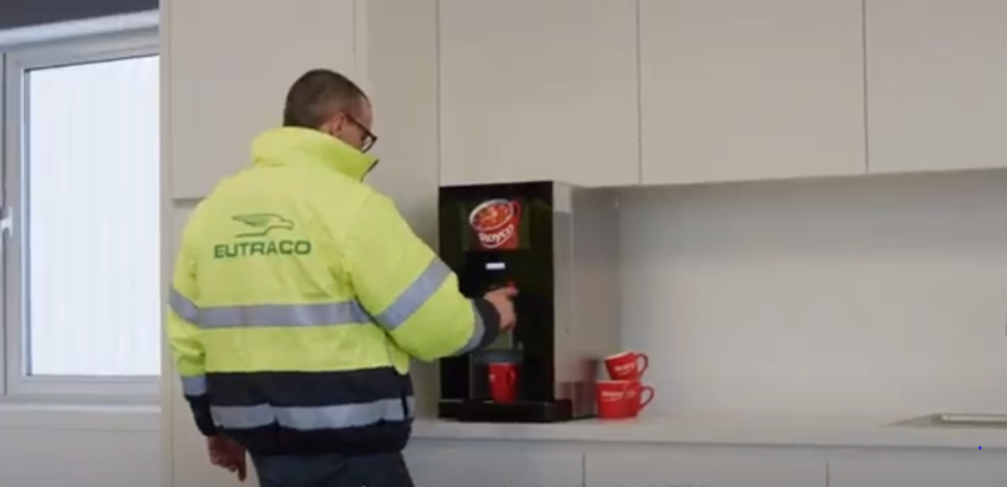 Eutraco waardeert het gemak van de Royco vending machine | Royco, want ...